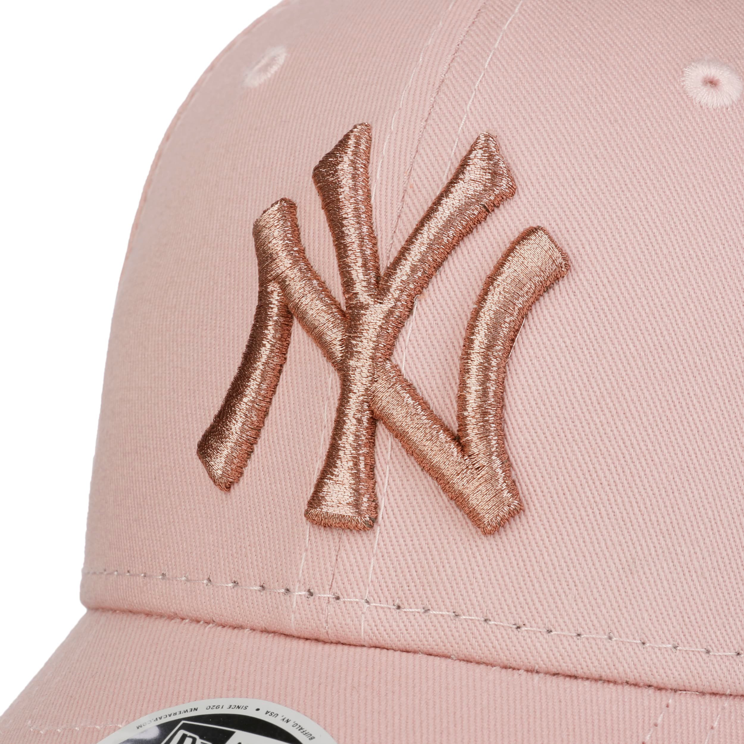 9Forty WMNS Metallic Logo NY Pet by New Era - € 29,95