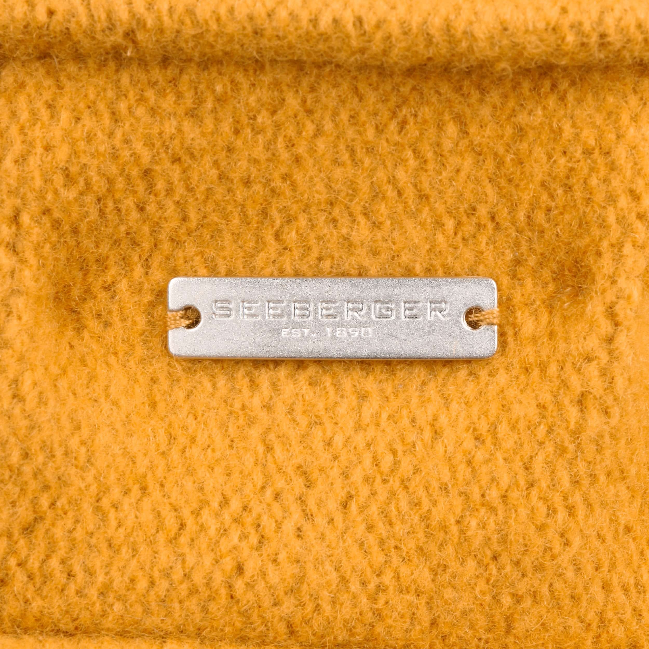 Muts van Gevilte Wol met Pompon by Seeberger - € 69,95