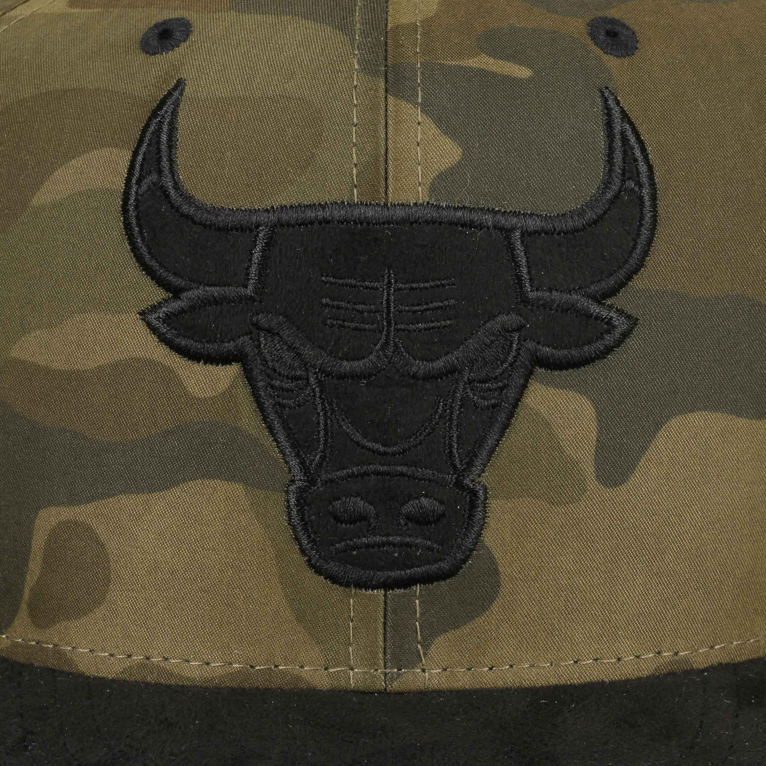 Wood Camo Bulls Pet by Mitchell & Ness - € 32,95